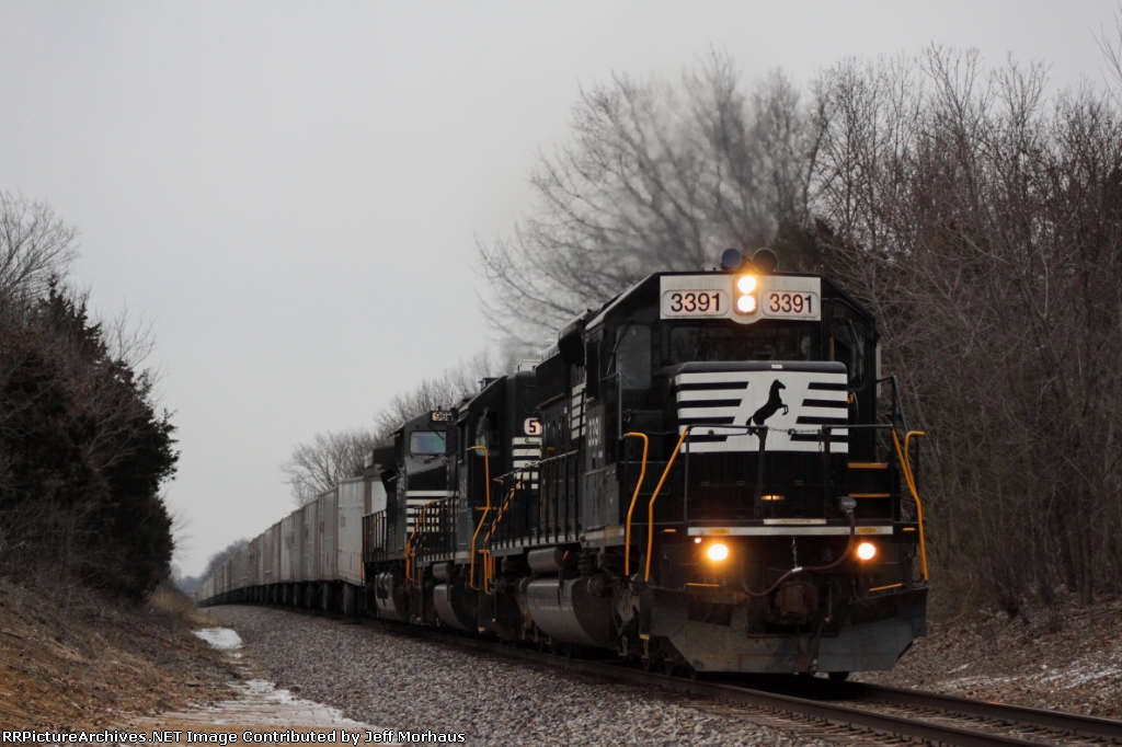 Train #267 head's west as it enter's Truesdale on this rather boreing 18 degree day. NS 9670 had ...